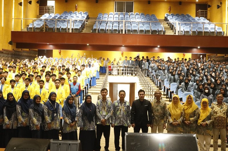 Mengenal Fakultas Vokasi, Siswa Smamio Kunjungi Universitas Airlangga ...