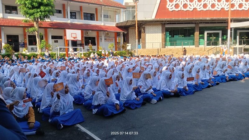 779 Bendera Spemdalas Warnai Sambutan Hari Pertama Sekolah Tahun Ajaran ...