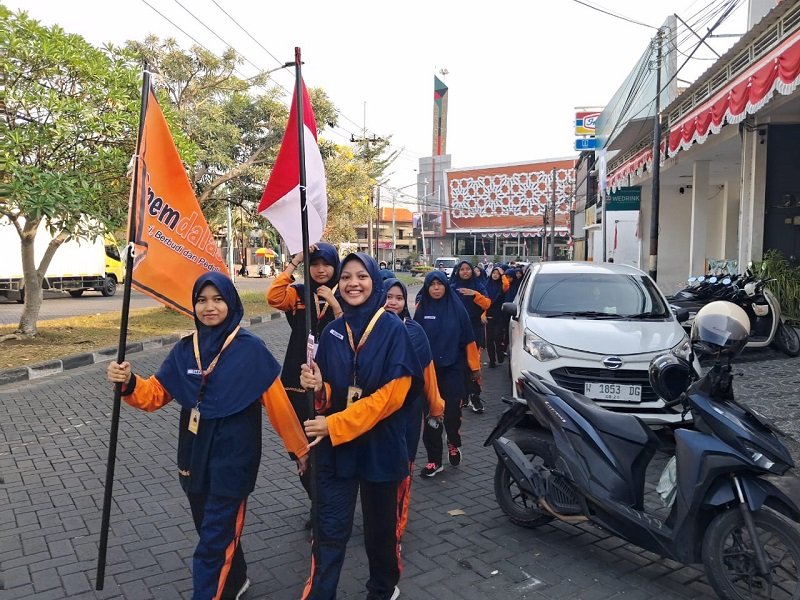 Jalan Sehat Berdoorprize, Cara Spemdalas Isi HUT Ke-80 RI - SelaweDotCom