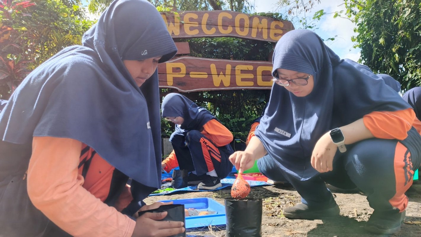 Siswa Spemdalas Tanam Pohon Tumbuhkan Generasi Peduli Lingkungan ...