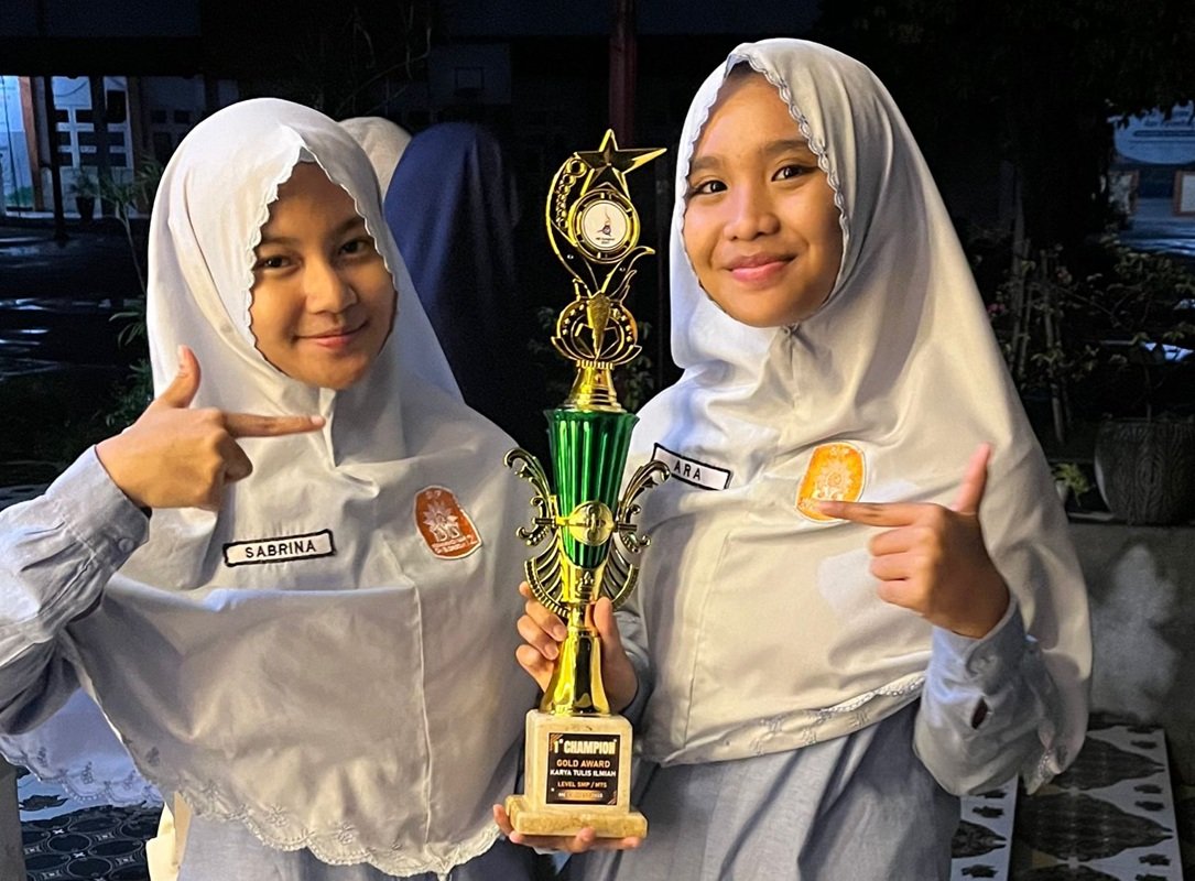 Cangkang Kerang Hijau Bawa Siswa Spemdalas Juara I LKTI - SelaweDotCom